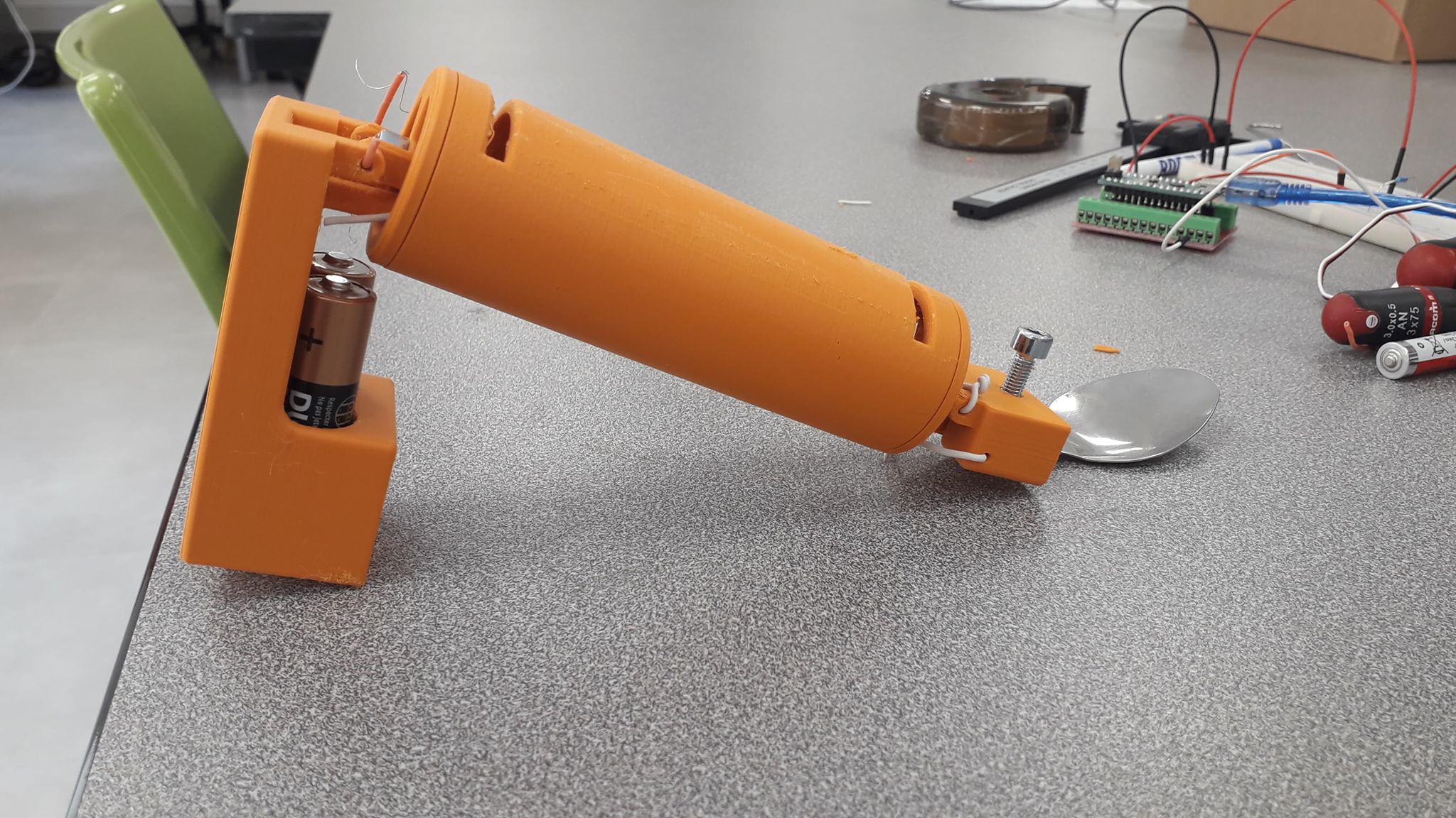 Projet : invention d'une cuillère/fourchette anti-tremblement ...